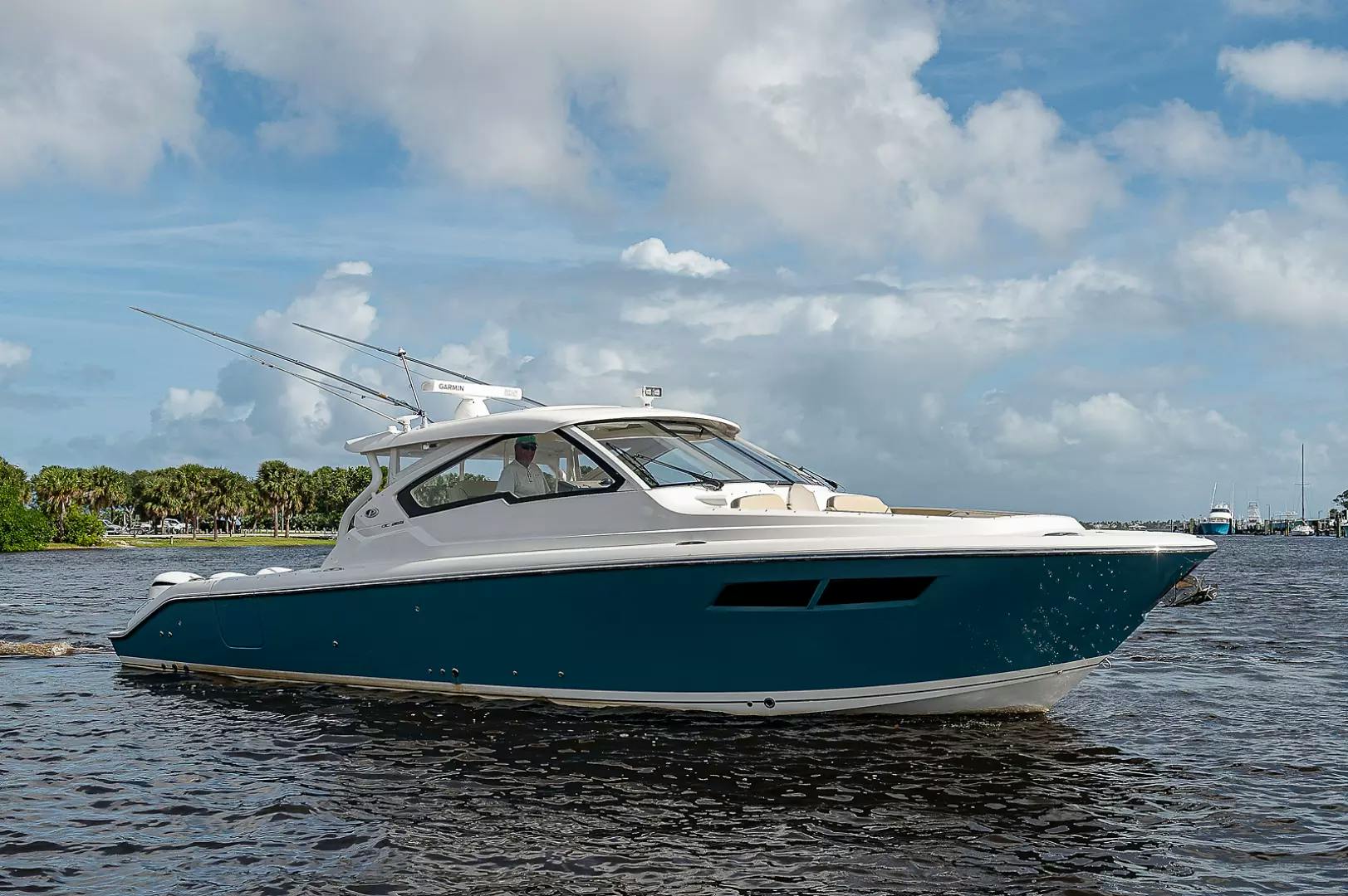 36' Pursuit 2018 36' 365 DC "Hall 'em In" For Sale
