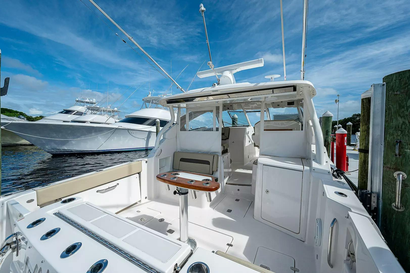 36' Pursuit 2018 36' 365 DC "Hall 'em In" For Sale