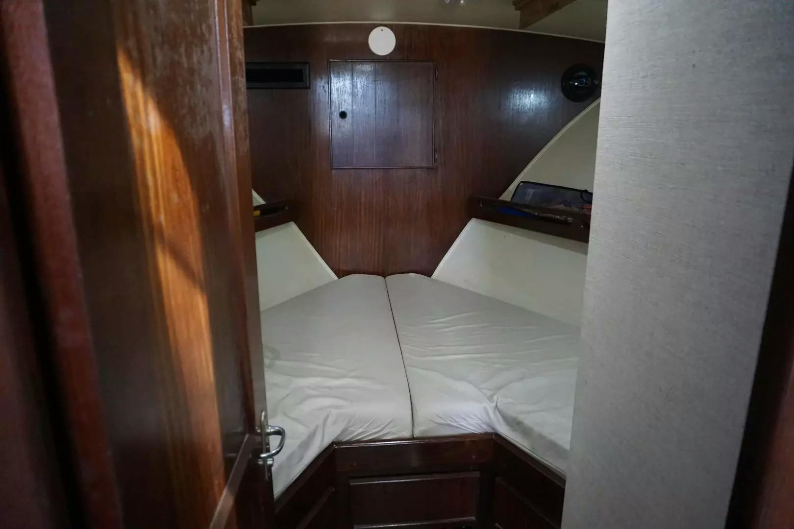 36' Hatteras 1984 36 Convertible "Hattisfied" For Sale